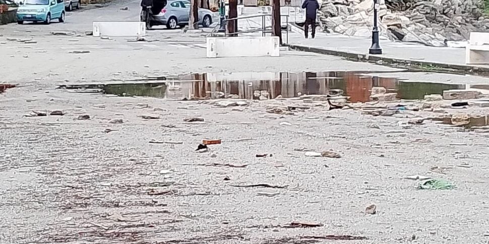 Scilla il giorno dopo: scene di devastazione tra fango, sabbia e ...